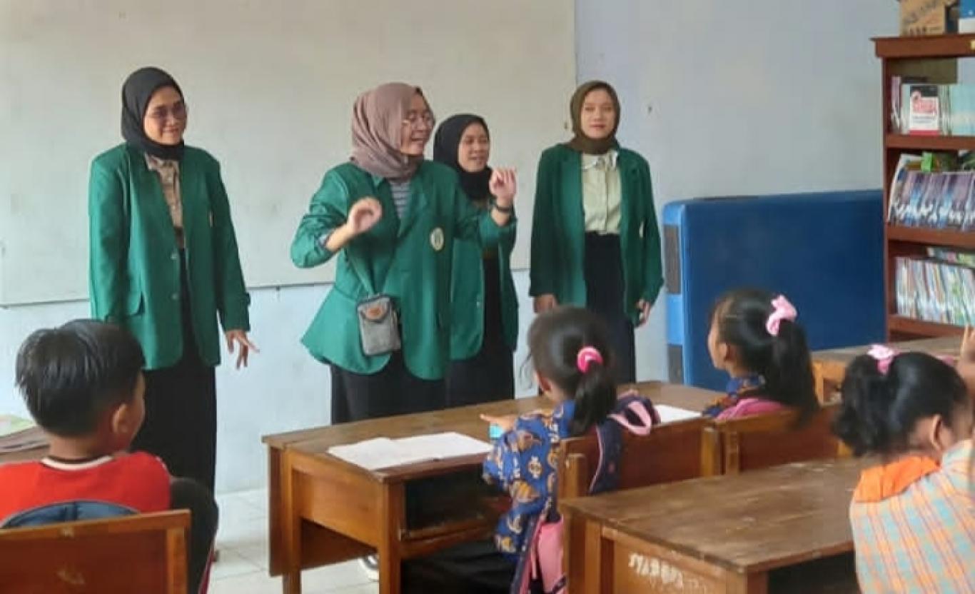Momentum PHBN 2022: Pendampingan Mahasiswa KKN Desa Gayam - Website ...