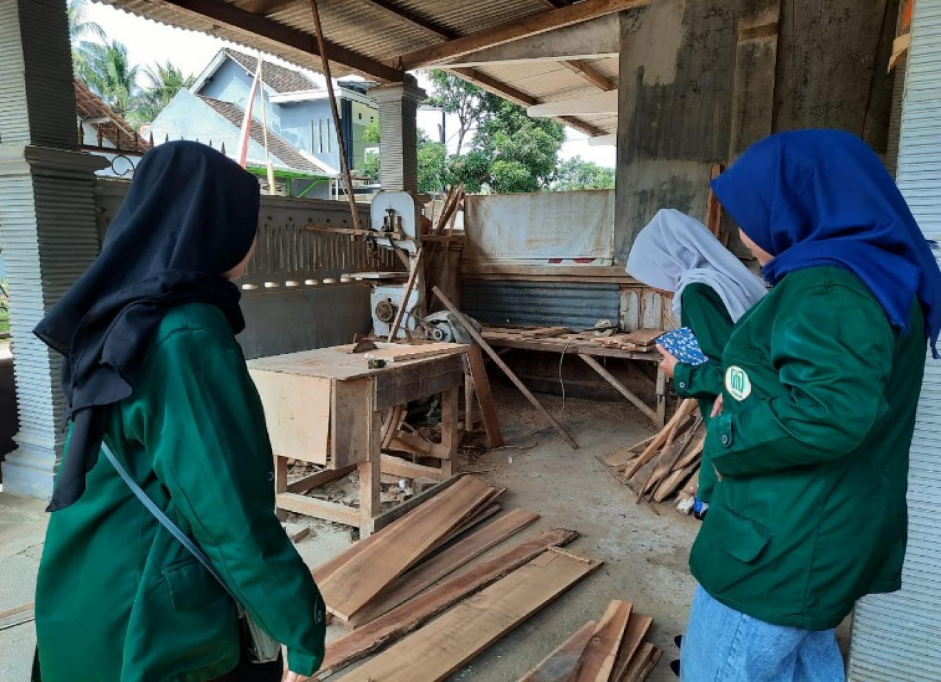 Survei UMKM Desa Gayam: Mebel sebagai Ladang Mendapatkan Cuan - Website ...